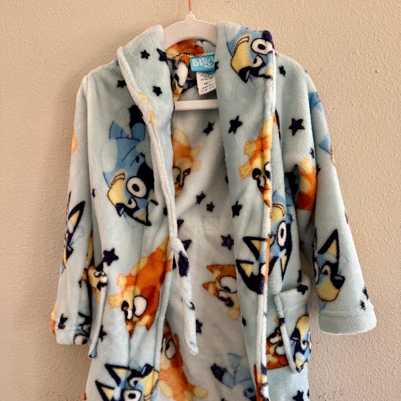 Bluey | Other | Bluey Childrens Plush Robe Size 4t Light Blue With ...